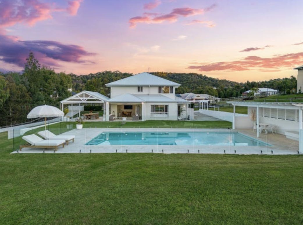 Dream Luxe Pool - Private Pool in Kingsholme - Swimply